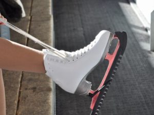 8 essential Ice Skating tips for beginners (to avoid injury)